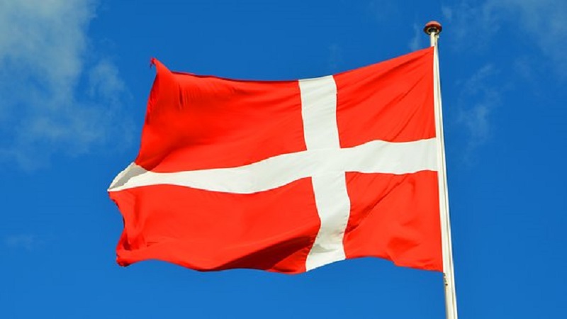 Tunnetko tarinan Tanskan lipun "synnystä"- "Dannebrog" putosi taivaasta...